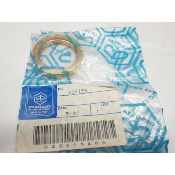 ピアジオ純正品です。品番226156、PK、HP、COSA等に使えるナットです。ナットの高さが7mmのタイプですのでお間違いのない様にお願いします。