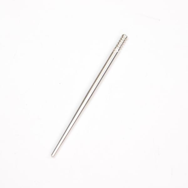 PHBL/VHST用ジェットニードルです。デロルト純正品で、番号は D49 です。セッティングの際に必要になることも多いジェットニードルです。 予備にも重宝するキャブのスモールパーツです。