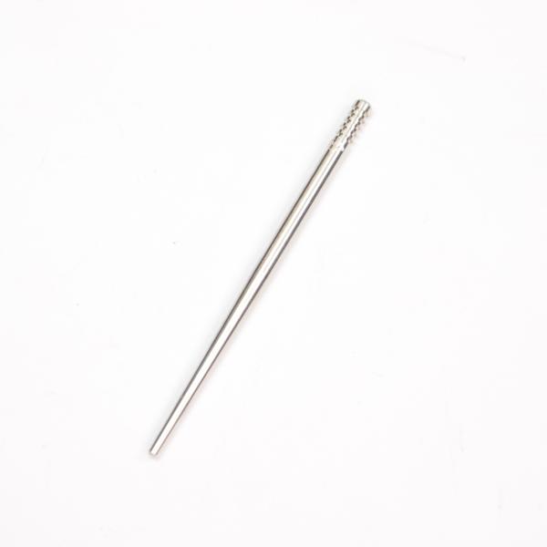 PHBL/VHST用ジェットニードルです。デロルト純正品で、番号は D50 です。セッティングの際に必要になることも多いジェットニードルです。 予備にも重宝するキャブのスモールパーツです。