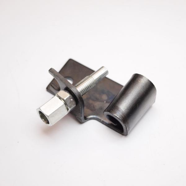 1990-1991年のPK50-125に使用できるケーブルホールディングプレートです。アジャスターはM7のタイプです。この部品にも種類がある為、必要なパーツの形状をご確認後に購入をお願いします。ピアジオ純正品番 2881185 の互換品です...