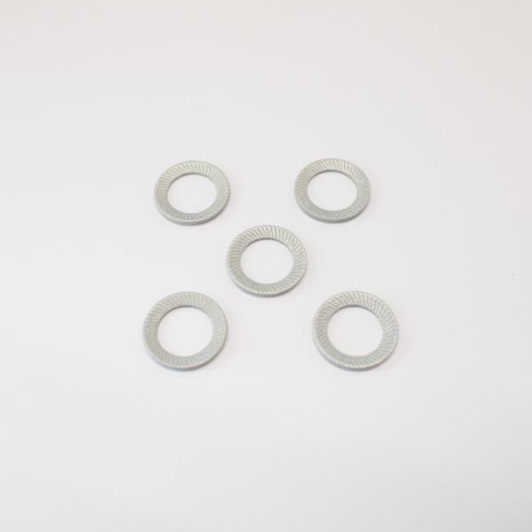 カーブドワッシャーです。直径約12.9ミリ、素材の厚みは0.8ミリくらいです。ギア状の溝があり、円錐状になっているので、振動によるゆるみが軽減されます。 ギア形状になっているので、スプリングワッシャーの様に締め付け時に母材を削ることもありま...