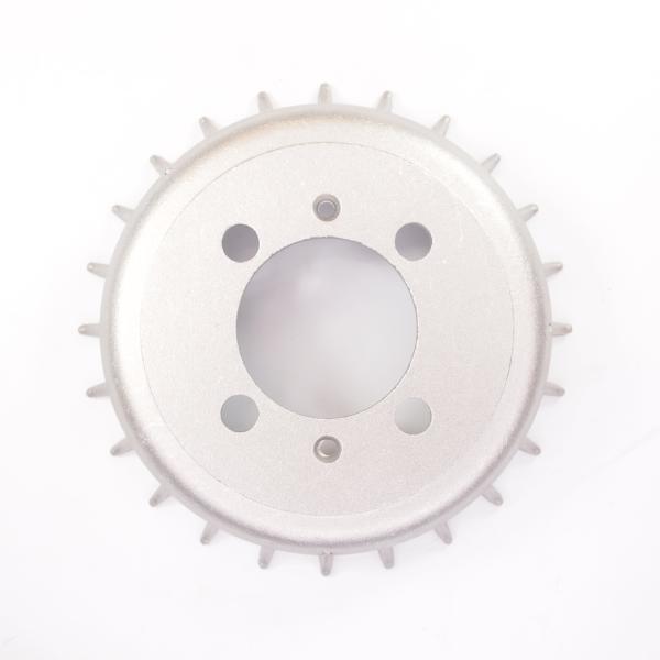 ベスパ 8インチのフロントブレーキハブです。ワイドフレームのVN1、VL、VB1T、ラージフレームのVNA1T、VNA2T、VNB、VBA1T、VBB1T、VBB2Tあたりに使えるサイズです。純正品番 2/23208、023208、1058...