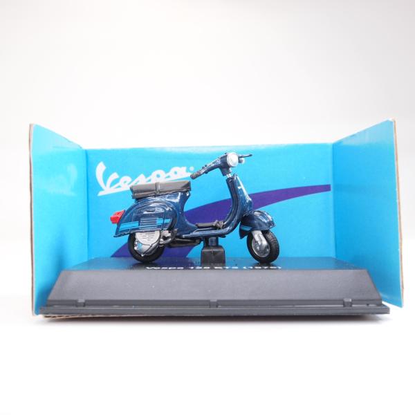 ベスパET3のモデルカーです。ダイキャスト+プラスティック製です。箱には輸送によるダメージもありますが、内容物は問題無い物です。スケールは1/32、モデルカーの大きさは約6cm、箱の大きさは W11xH6xD6cm 程です。コレクション、シ...