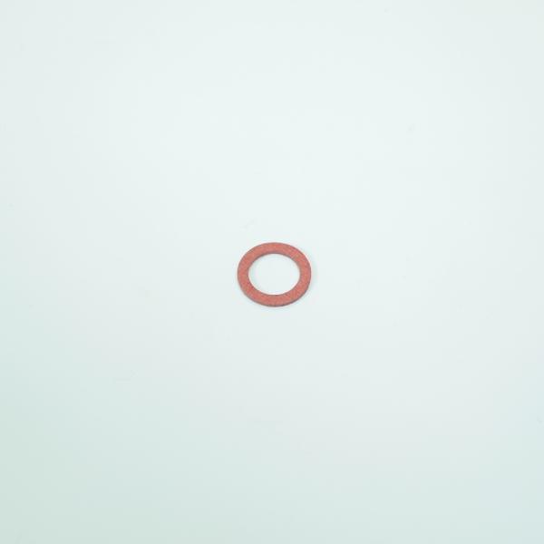 オイルフィラー部分のガスケットです。サイズは約内径8.3mm、外径11.8mm、厚みは1mmです。VNA-PXまでベスパ全般がこのサイズです。オイル交換時に一緒に交換すると効果的です。