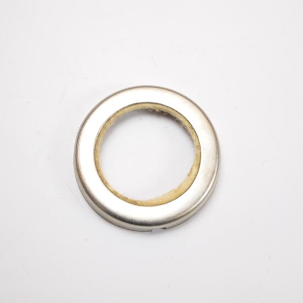 PX、COSAに使えるサイズです。PXは、VNX2T-280359以降VLX1T-711688以降VSX1T-39402以降に使えます。ドライブシャフトの一番外側のフェルトシールです。純正品番を参照の上購入をお願いします。純正品番 2431...