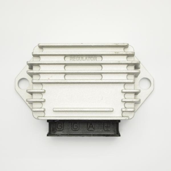 PX150/Ducatiタイプ3端子のACレギュレーターです。 台湾のPiaggio OEMレギュレーターを製造しているというメーカーにお願いして作ってもらったものです。 今回の1ロット限りです。単価が高かったのでもう作りません。 通常販売...