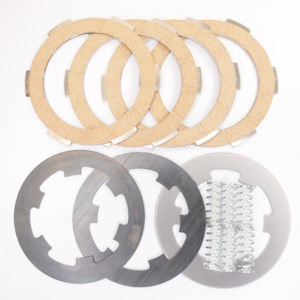 フリクションプレートは1.9mm×4枚、クラッチプレートは0.8mm×2枚、1.5mm×1枚です。ステッカーは擦れ汚れなどありますのでおまけ程度にお考えください。PK用なので、1スプリングの50S、ET3等には使用できません。スポーツチュー...