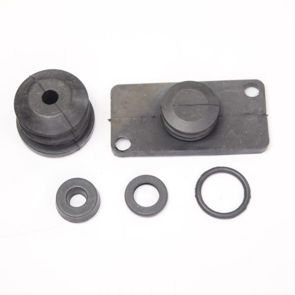 GRIMECAのセミ油圧マスター用シールセットです。ワイヤー式マスターシリンダー用のシールセットです。リザーブタンク一体式なので13mm用です。フロントがディスクブレーキで、ホーンキャスト内等にグリメカマスターを使用しているベスパに使用可能...