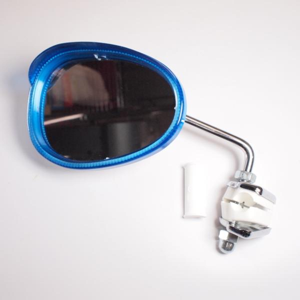 バムのシェルタイプミラーです。 樹脂ボディでかわいいシルエットです。ビンテージスクーター、ベスパにはとても似合います。 当時のキドニーシェイプのミラーは高くてなかなか買う気にならないかと思いますが、これなら気軽に装着していただけると思います...