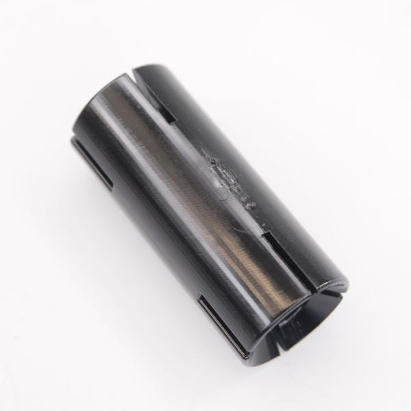 ベスパ GTS、LX等のフライスクリーンのロッドを固定するための樹脂製パーツです。一度使用すると広がって使いにくなってしまっている場合があります。広がってしまっている場合、代替パーツもない為、専用パーツが必要となります。ピアジオ純正スクリー...