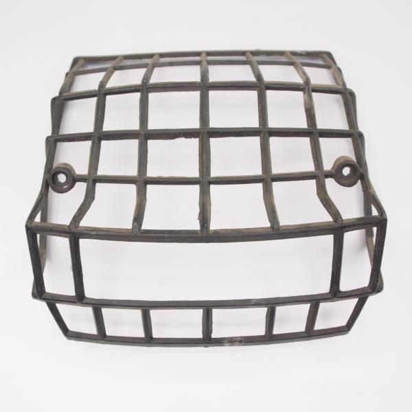 1983年頃までのP/初期のPXのテールに使用可能です。それ以降の形状が違うタイプには装着不可です。Cuppini製のNOS品です。汚れ等もありますが新品です。洗うと一番最後の画像、5枚目の様にそれなりに綺麗になります。この手の物は装着でき...