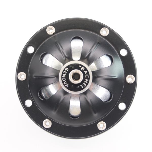 GRABOR製の AC6Vホーンです。バッテリーレスモデル用です。VM、VN、VL,VU等に使えるホーンです。VNA等サイズが合う車両にも装着可能です。レストア車におススメです。直径73.5mm、対角穴ピッチ64.5mm程です。固定は4穴で...