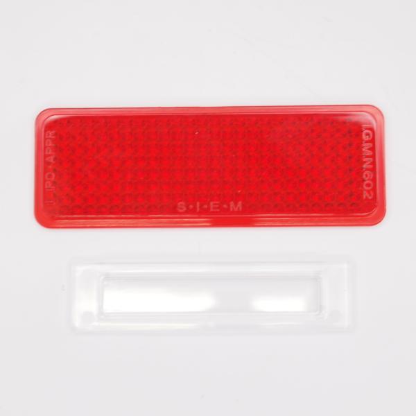 SIEMのワイドフレームタイプのテールASSYです。ワイドフレームのすっきりとした外観には一番似合うテールボディだと思います。2系統の入力がありますので、ストップランプも装着可能です。※電球は付属しません。 ピアジオ純正品番 021098 ...