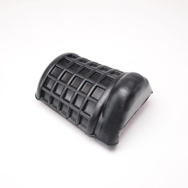 ビンテージスモール系50S/100/125ET3に使用できるキックペダルラバーです。  素材は結構しっかりした感じです。ゴムが被っているキックペダルはほとんど見かけませんが、あると痛さが少しだけ軽減されます。消耗品ですがドレスアップ効果も高...