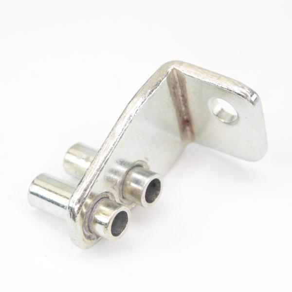 エンジン側のケーブルガイドです。シフトケーブルが内蔵されているワイドフレーム用のケーブルストップです。VB1T、VS1T-VS5Tにこのタイプが使用されていると思います。純正品番 60685 の互換品です。このパーツがない場合、アジャスター...