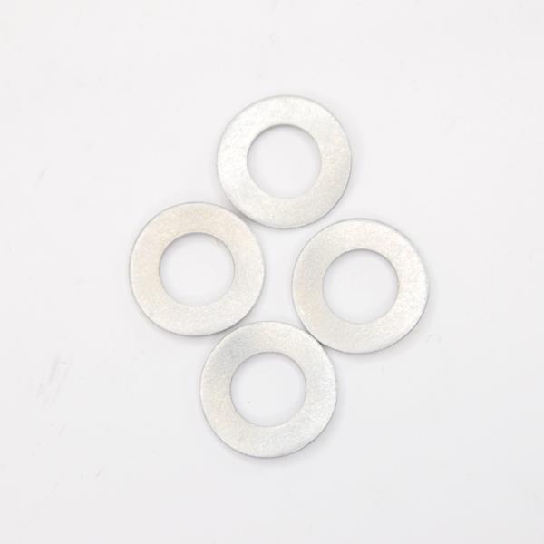 欲しい時に無いM7ウェービングワッシャーです。直径約14ミリ、素材の厚みは0.8mmくらいです。安い物ですがもしもの時にお手元においておくと重宝するワッシャーです。 4枚セットです。容易に入手できるものではありませんのでもしもの時にも役立つ...