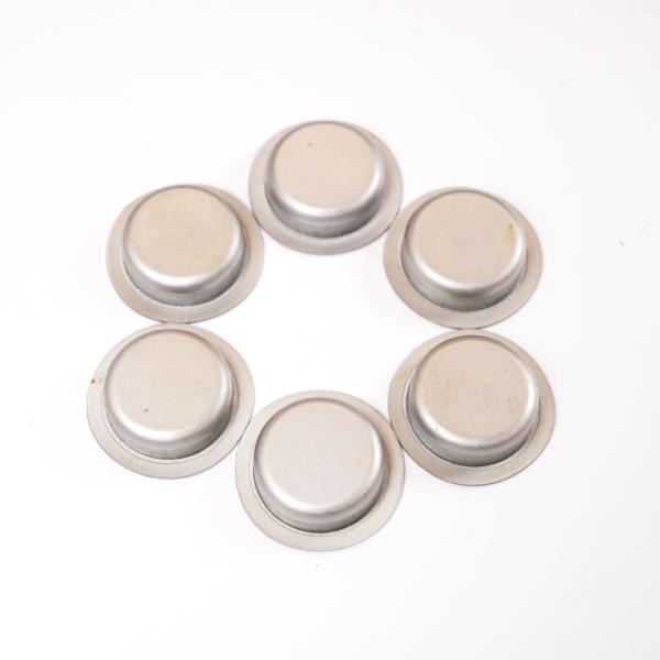 クラッチスプリングのキャップ6個セットです。SURFLEX製です。薄錆びありますが、使用上問題ない商品です。1950年代後半車両から1983年頃までの車両の多くがこのサイズです。クラッチを分解し、摩耗がある場合は交換しておきたい部分です。