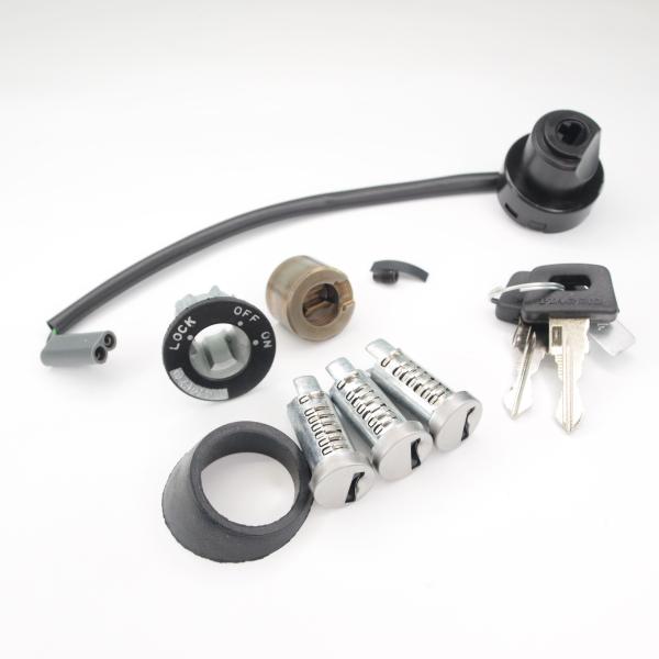 ベスパ PX(1984年以降)、PK50（V5X1T-V5X5T）、PK125(VMS1T/VMX1T/VMX5T)等に使用できるキーセットです。( PKXL2モデルには使用不可です)イグニッションスイッチの配線は2ピンです。モデルにより形...