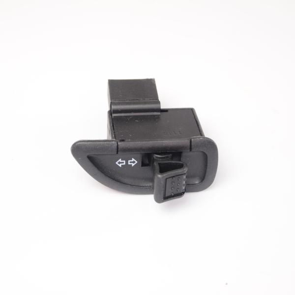 CIFブランドのウインカースイッチです。ランナー、MP3、Skipper等様々な車種に採用されているスイッチです。純正品番 58056R、584996、58236R、641447、642679、294342 が使用できる車種に適合します。社...