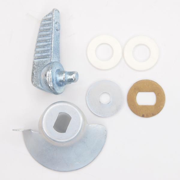 ビンテージスモール系のサイドカバー部分に付いているロックレバーです。本体のロッドをカシメてあるので、外すと再び取り付けるのが困難になる部分です。本体は画像の通りよくできています。純正品番 70427、 70428、 131093、 1310...