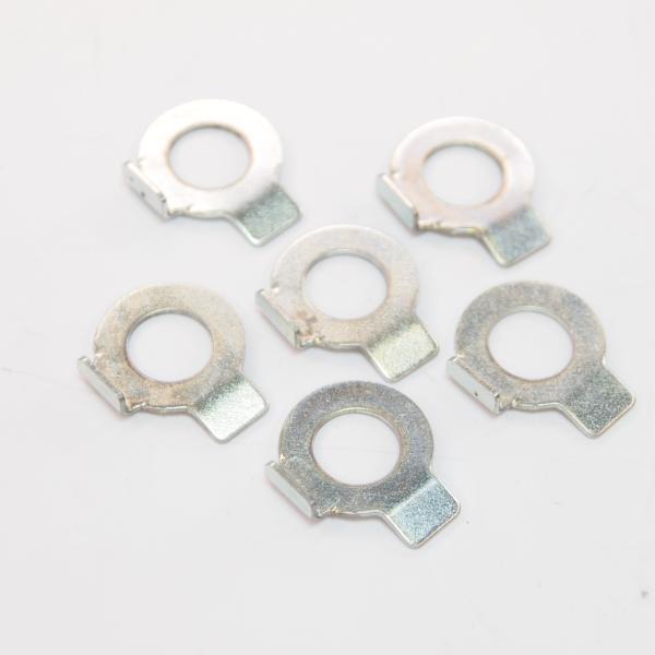 V30T-228597以降/VM/VN/VL/VB1/150GS等ワイドフレームに使われているロックプレートです。Mauro Pascoli製で品番はW8519-3です。ピアジオ純正品番 S.11021 の互換品です。M7のクランクケース部...