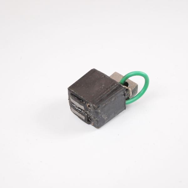 PKやPX出使われているピックアップコイルです。ピアジオ純正品です。APE MIXもこのタイプがつかわれています。純正品番 196549 です。