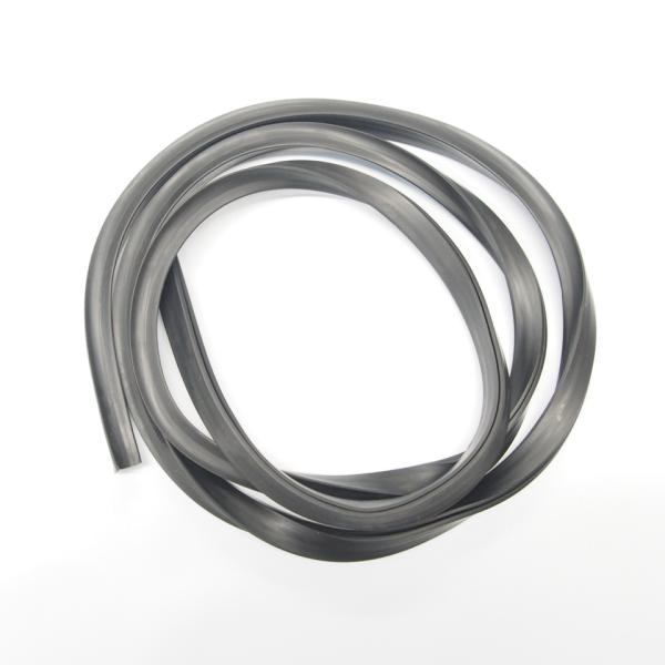 PX、Rally等のグローブボックスのラバーです。arieteの物です。ボディに合わせて切り込みをいれ、取り付けることが出来るようになっています。長さは1.7m、幅は約12mm程です。スターデラックス等にも使用可能です。フロントにグローブボ...