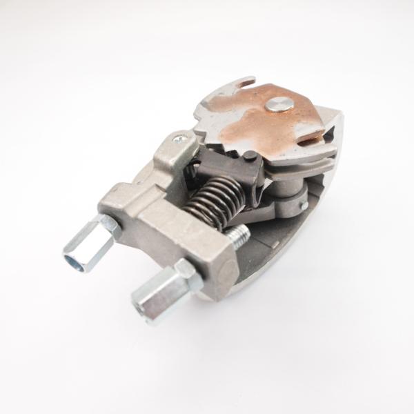 ピアジオ純正のセレクターボックスです。摩耗でデテントがうまく合わなくなっている場合に交換する部品です。Sprint、Super、200Rallyの後期型に適合します。前期モデル、PX等は移動量がわずかに違いますので、DRTのシム等で調整する...