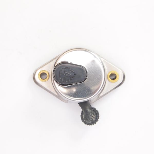Vespa 150GS(VS2T-VS5T)、160GS(GS4)に使われていたスイッチです。造りも良く、レストア車にもおすすめできるクオリティです。ライトスイッチにホーンボタンがついているタイプです。純正品番 26457、026457 の...