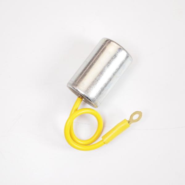 Vespa 50L/N/Rに使えるタイプのコンデンサーです。50RはV5A1T-853410まで、SpecialはV5B1T-70566までの前期型に使えます。静電容量は0.35mF、高さ32mm、直径20mmのステー無しタイプです。コンタ...