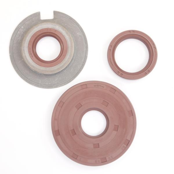 VBA、VBB等ラージフレームに使用できるクランクのオイルシールセットです。年式によりクランクサイズに違いがありますので、必ずご確認の上購入をお願いします。SprintはVLB1T-11518114まで、SPRINT.VはVLB1T-165...