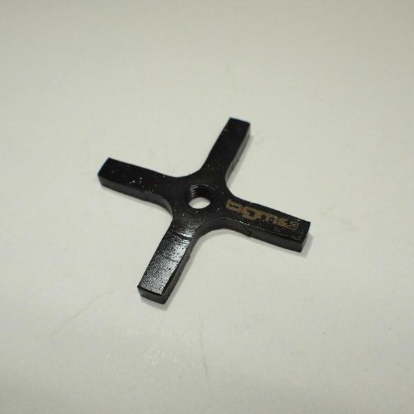 この部品もエンジンOHの際必要になることが多いパーツです。クロモリ鋼(15CrMo5)を使用したBGM PRO製品で精度も良いです。1984年以降のPX、T5、COSA等のPX系車両に使用可能です。厚みは5mm、全長56mmです。形状の違い...