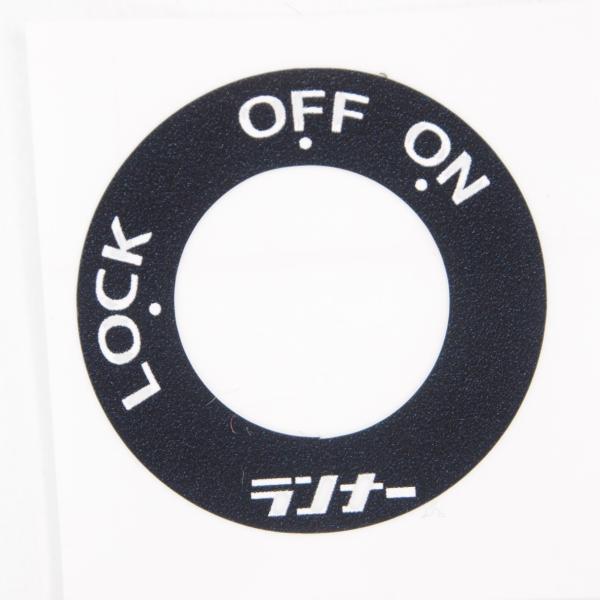 ジレラ ランナー FX/FXR用のイグニッションキー部分に貼るステッカーです。2005年ごろまでのVX/VXRにも使用できます。黒に白文字です。車両用のメディアを使用し、高耐候のラミネートで仕上げてあります。ラミネート処理されているので、耐...