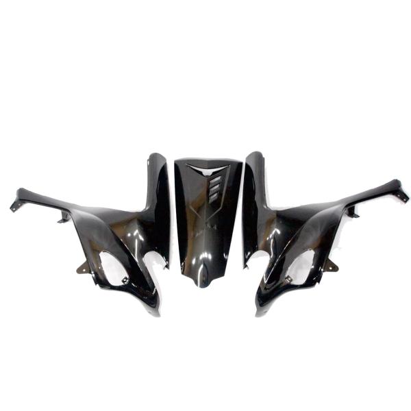 社外品のフロントカバーです。純正品番 4294005、4295005、4296005 の互換品です。ジレラ ランナーFX/FXR、2005年までのVX/VXRに装着可能です。カスタム外装です。サイド部は純正品と同じような形状に見えますが、外...