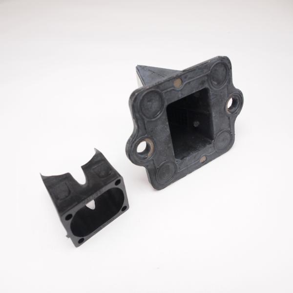 マロッシのカーボンリードバルブです。品番27 9490.C0です。ピアジオの2ストMAXIエンジン用のリードバルブで、50-180まで共通のパーツです。リードバルブの厚みは0.3mm/45°です。 キャブレター変更時や、チューニング時に交換...