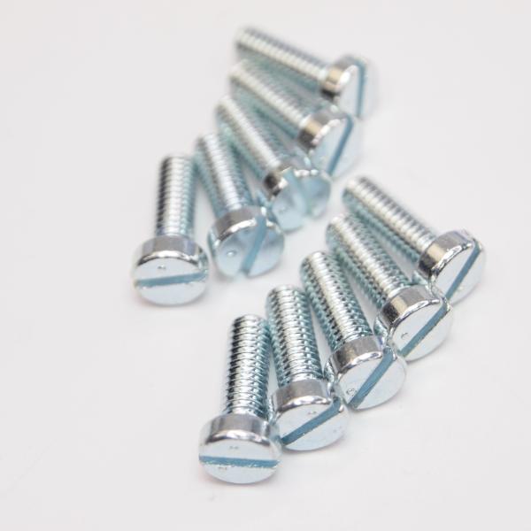 ユニクロメッキ仕上げのスチールネジ10本セットです。頭の大きさは約直径7ミリ、厚み2.7ミリ、ピッチは0.7、ネジ山の部分11.6ミリくらいです。10本セットです。いつでもどこでも買える物ではありませんので、予備にもおすすめです。