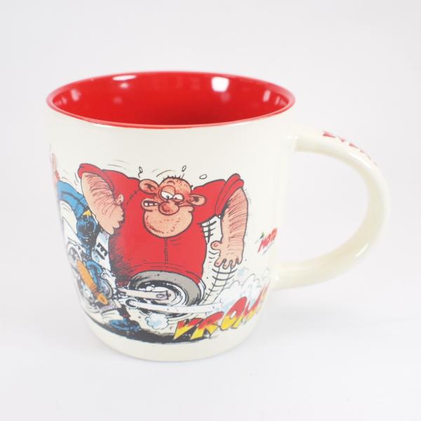 moto maniaデザイン VESPAオーナーではなくても使いたくなるデザインのマグカップです。サイズは高さ約90mm、直径85mmで、一般的なサイズです。KICK START Your Day!一日の始まりにこのカップを使ってください。...