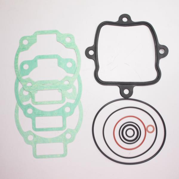 Piaggio 2ストMAXI系エンジン125-180に使用できるシリンダーガスケットセットです。ピアジオ純正品で品番は 494705 です。純正品番 000397 Sealing Ring oil drain screw224962 O-...