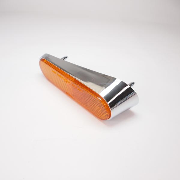 SIP製ベスパ GTS等のフロントマッドガードサイドに取り付けるリフレクターです。フロント(オレンジ)、リア(赤)用があるのですが、この商品はフロントの左側の物です。ピアジオ純正品番 584083、1B06553 の互換品です。幅10cm、...