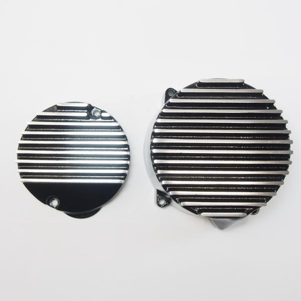 マニアックコレクションオリジナルのゼファー400 ゼファーカイ Z400FX Z400GP GPZ400Fのエンジンカバー左右セットです。全体の厚みはポイントカバーが約40mm、ジェネレーターカバーが約80mmです。ポイントカバーは9本、ジ...