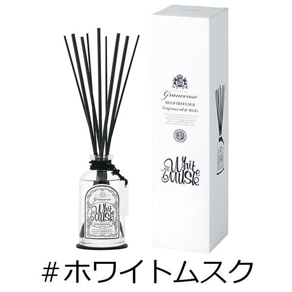 グランセンス リードディフューザーのセットパッケージが登場。重厚感のあるガラスボトルは、太さ違いで組み合せた専用スティックを挿すことで存在感のあるインテリアになります。またガラスボトルについたチャームは珪藻土と石膏で作られており、使用後には...