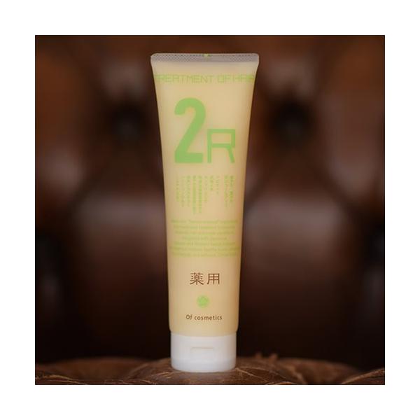 髪にボリュームを与え頭皮環境を整える。髪と地肌を優しくいたわり、髪にしなやかなハリ・コシを与えます。22種類の和・漢・洋・植物保湿エキスが健やかな頭髪環境に整えます。メントールによる冷感からトウガラシエキスによる温感に変わる、心地良い使用感...