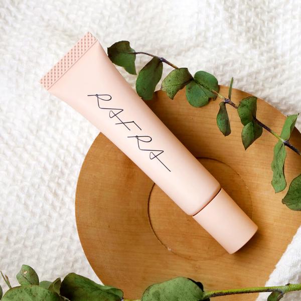 ラフラ史上 最高濃度のレチノールを配合。　　特濃レチノールを配合した、こっくり超濃厚なクリームが目元にあふれるほどのハリ・うるおいを与えます。　　　　レチノール＋ナイアシンアミドのダブル配合　　レチノールに加え、エイジングケア効果が注目され...