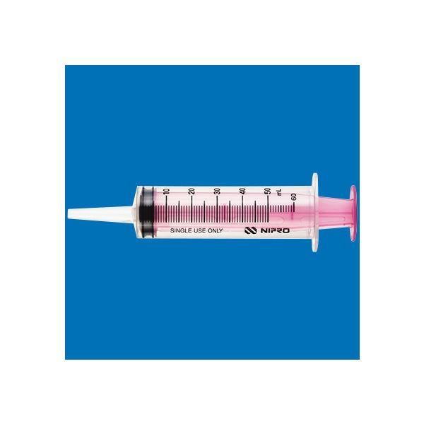 カテーテル用テーパを有するニプロ製品に接続することができます。視覚的に確認しやすいようにプランジャ（押子）を着色しています。サイズ：50mL,補助目盛：60mL,チップ容量：1.24mL