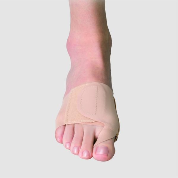 中足骨の圧迫による足部横アーチの形成、および足底部のパッドにより足部横アーチをサポートサポーター本体で中足骨を圧迫、さらに足底部のパッドでアーチを押し上げることで足部横アーチを形成、保持。サポーター本体の圧迫を調整でき、パッドは取り外し可能...