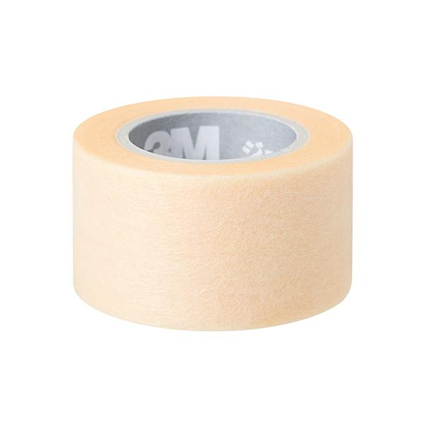 特徴肌にフィットするしなやかな不織布でありながら手で楽にキレイに切れます。やわらかアクリル系粘着剤により肌にピタッと密着し、角質剥離と剥離時の痛みを軽減します。仕様幅×長さ：23mm×7m入数：6巻材質：テープ部／レーヨン不織布、粘着部／ア...