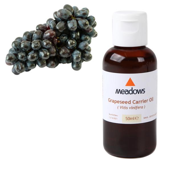 ぶどうの種子を絞って作られたオイルです。さらさらして皮膚への浸透が速いことから夏場のトリートメントに多く使われます。