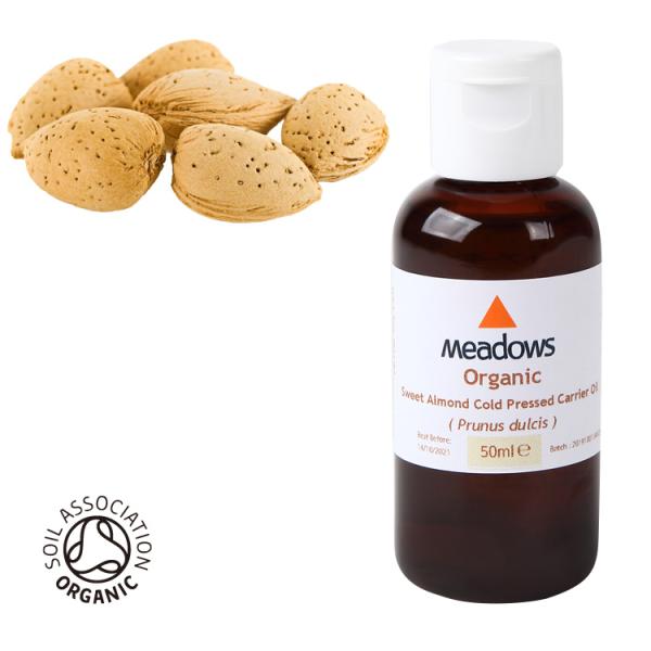 キャリアオイルの中でベーシックなオイルのひとつでオレイン酸やリノール酸などの必須脂肪酸を多く含んでおり、肌の修復、保護、保湿を促します。トリートメントやボディマッサージ、フェイシャルケアなどで幅広く使われています。