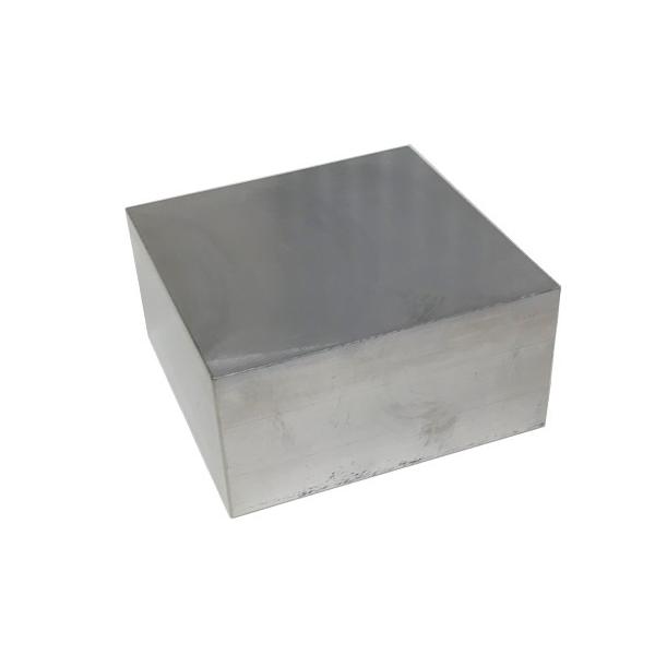 【発売日：2021年03月30日】純度99.9%以上の国産鉛ブロックです。六面機械加工で美しい仕上がりです。重量は約5.7kgです。1個ずつ包装しています。放射線遮へい、防音用途にお使いください。※この商品は重量物であるため、複数個購入いた...