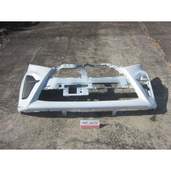 ダイハツ　タントカスタム　LA650S　フロントバンパー　パールホワイト　W25　52119-B2G00